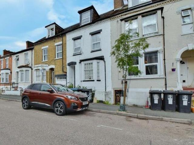 4 Bedroom Apartment For Sale In Watford, Hertfordshire