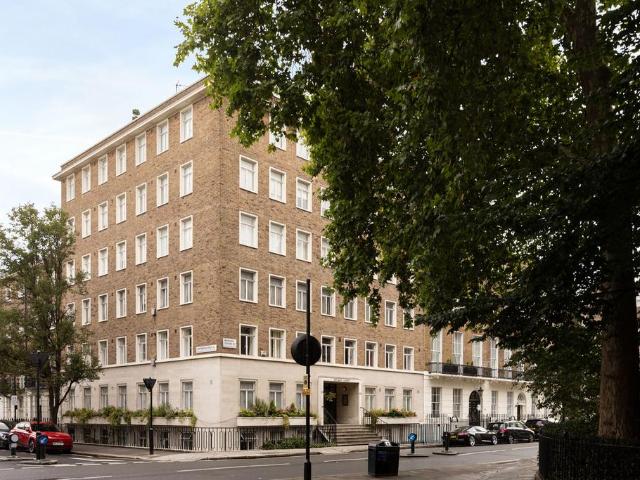4 bedroom flat for sale