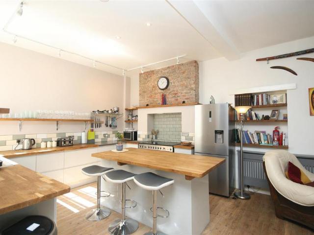 4 bedroom apartment for sale