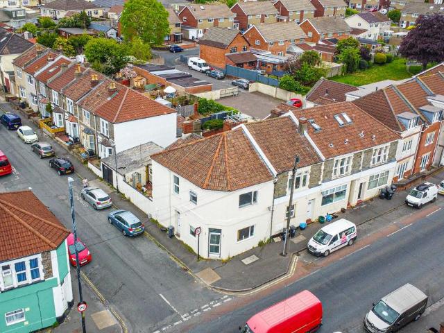 4 bedroom flat for sale