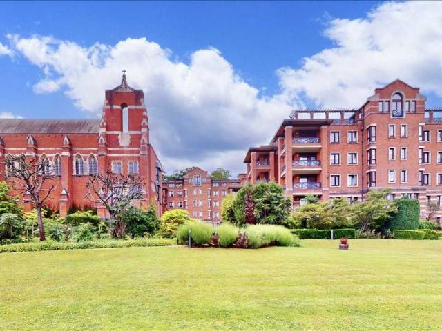 4 bedroom flat for sale