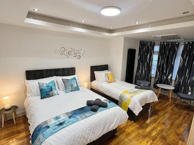 4 Bedroom Apartment Harrow Harrow 90285267