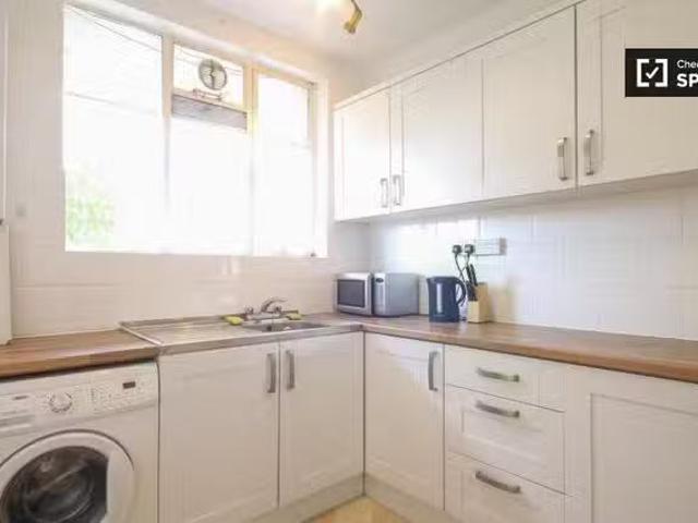 4 Bedroom Apartment in Bayswater
