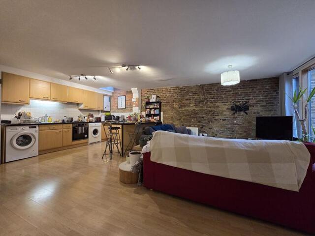 4 Bedroom Apartment London Greater London 101168681
