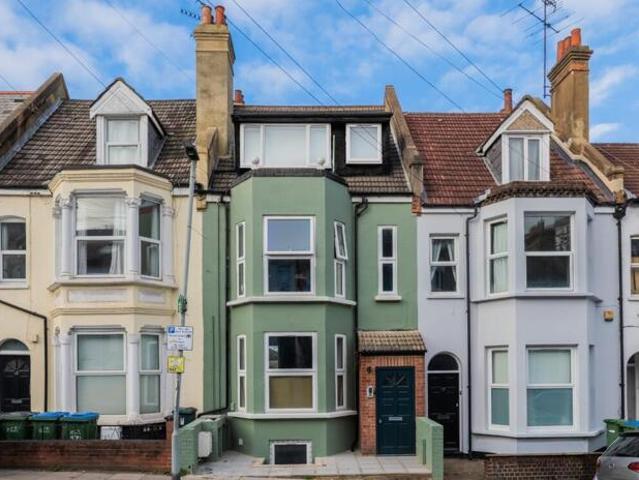 4 Bedroom Apartment London Greater London LS99130046