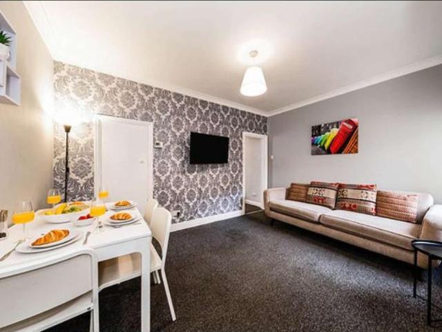 4 Bedroom Apartment London London 101836069