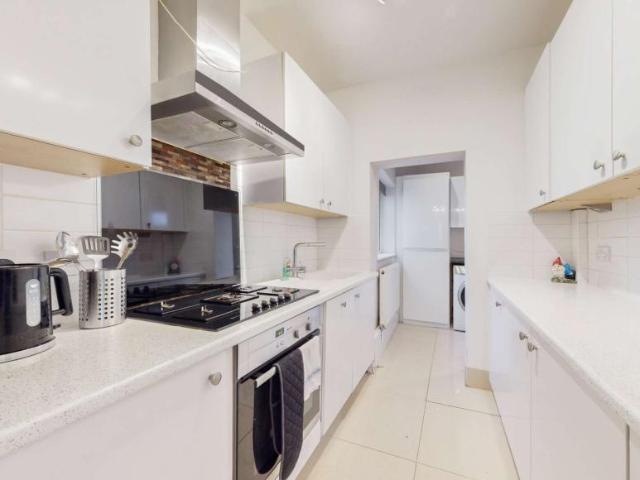 4 Bedroom Apartment London London 101837686