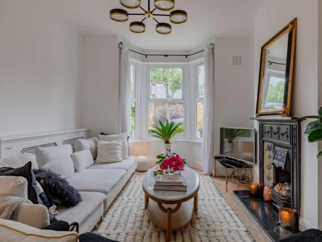 4 Bedroom Apartment London London 102755674