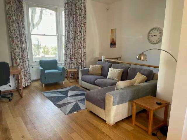 4 Bedroom Apartment London London 97635359