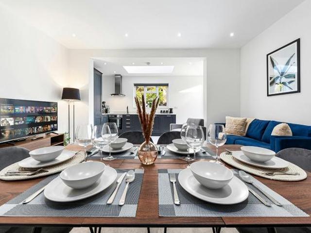 4 Bedroom Apartment London London LS73598490