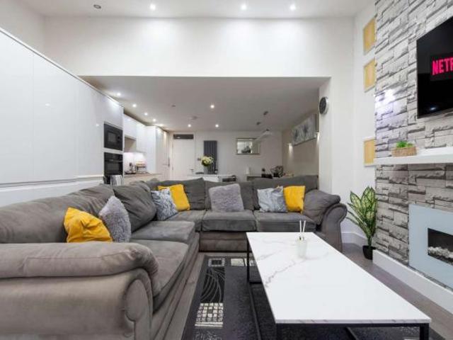 4 Bedroom Apartment London London LS85788563