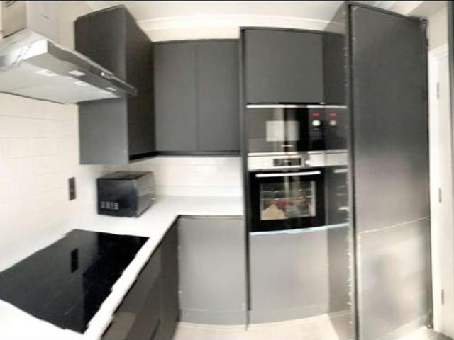 4 Bedroom Apartment London London LS90929293