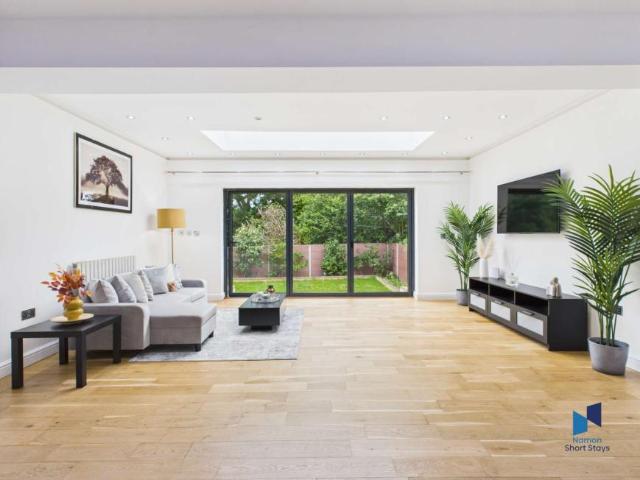 4 Bedroom Apartment London London LS93318501