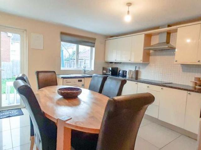 4 Bedroom Apartment London London LS93974276