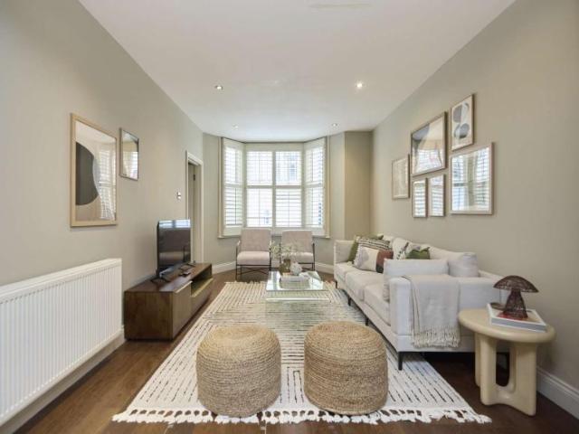 4 Bedroom Apartment London London LS94753517