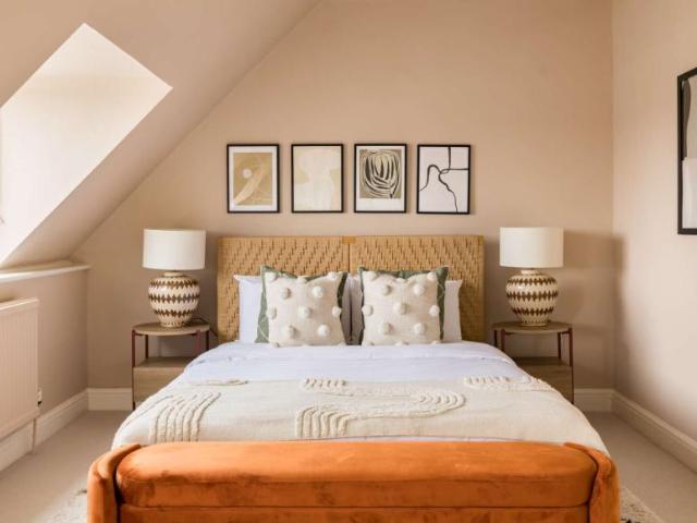 4 Bedroom Apartment London London LS95786506