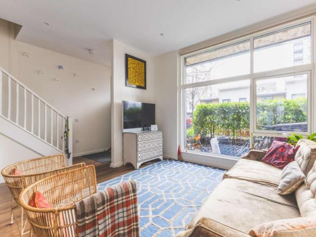 4 Bedroom Apartment London London LS98343005