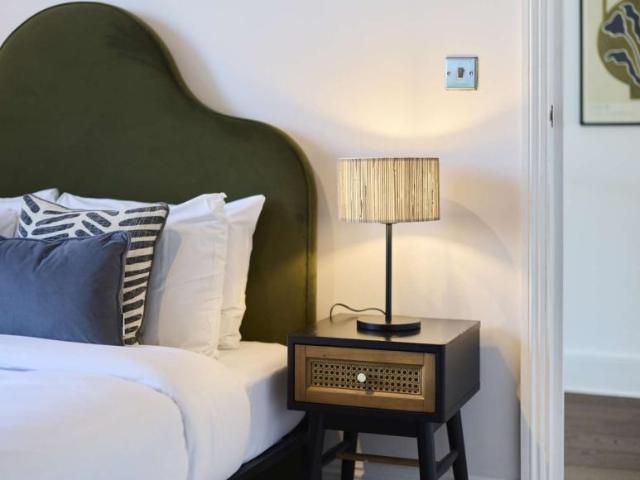 4 Bedroom Apartment London London LS99229838