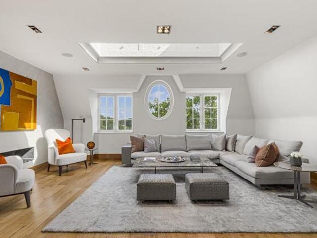 4 Bedroom Apartment London London LS100881445