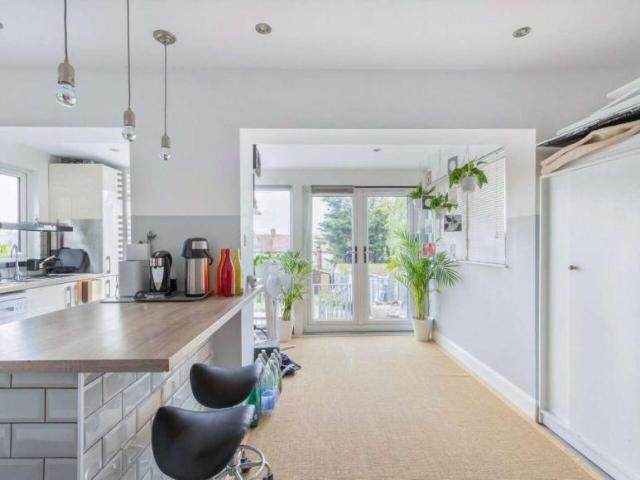4 Bedroom Apartment London London LS100089623