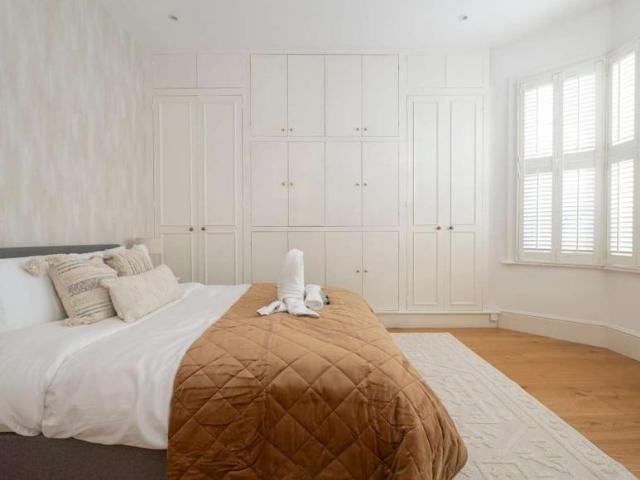 4 Bedroom Apartment London London LS101809409