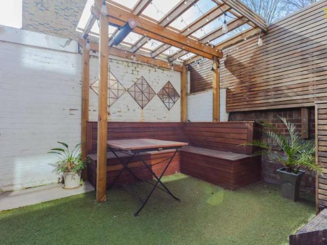 4 Bedroom Apartment London London LS101847604