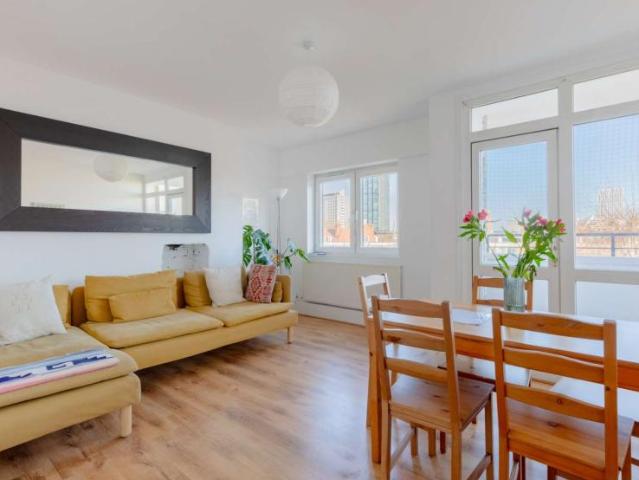 4 Bedroom Apartment London London LS101850470