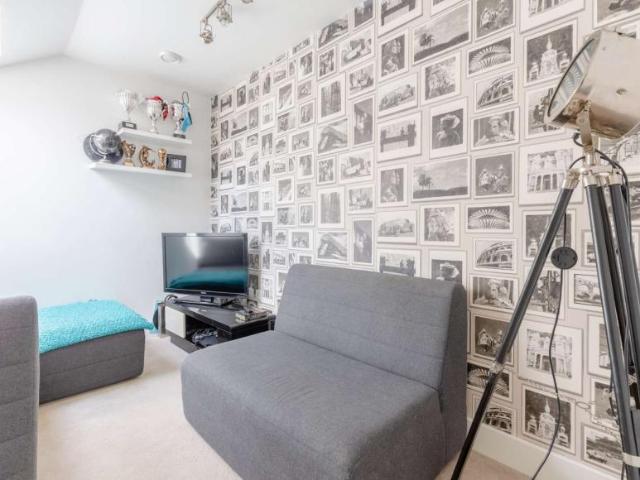 4 Bedroom Apartment London London LS101851685