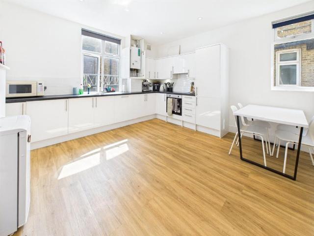 4 bedroom apartment to rent