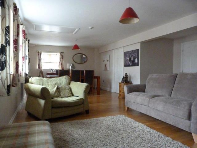 4 bedroom apartment to rent