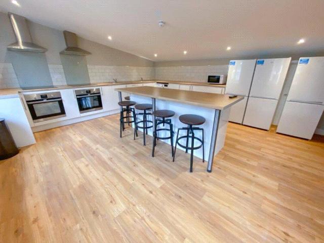 4 bedroom apartment to rent