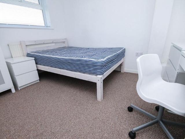 4 bedroom apartment to rent