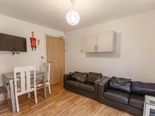 4 bedroom apartment to rent