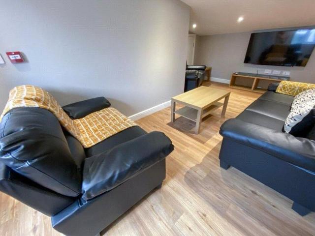 4 bedroom apartment to rent