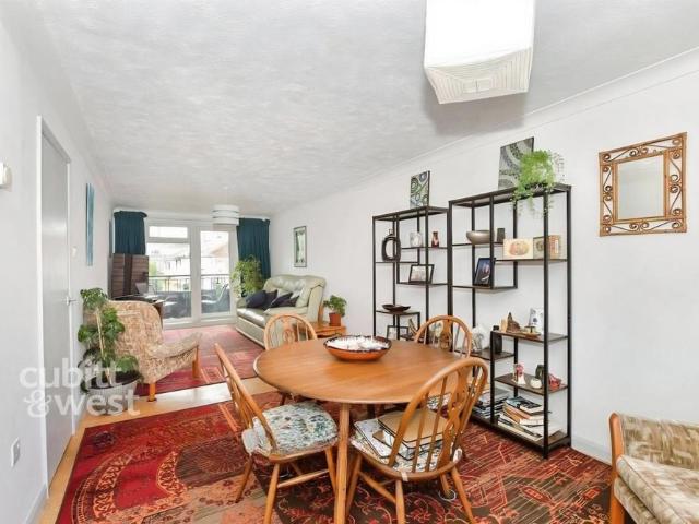 4 bedroom apartment to rent
