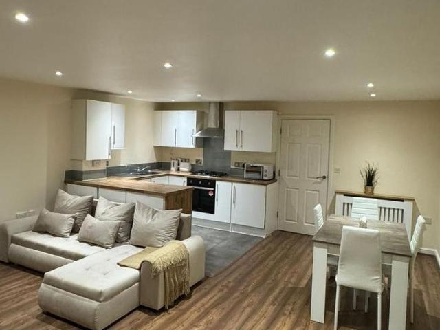 4 bedroom apartment to rent