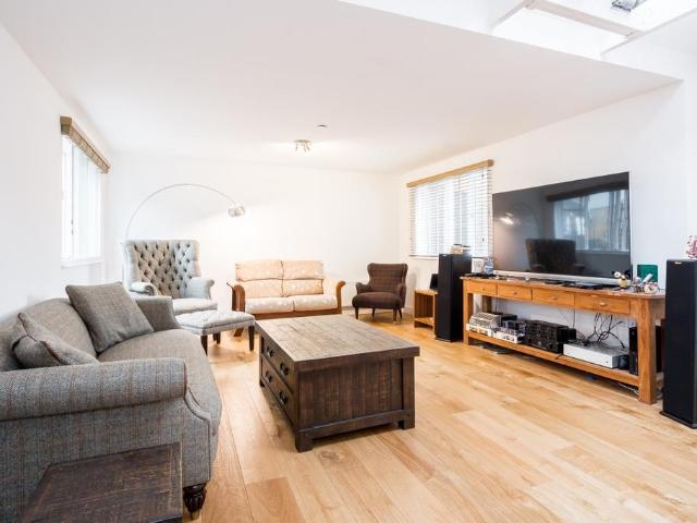 4 bedroom apartment to rent