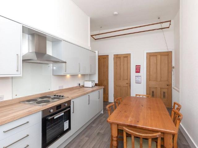 4 bedroom apartment to rent