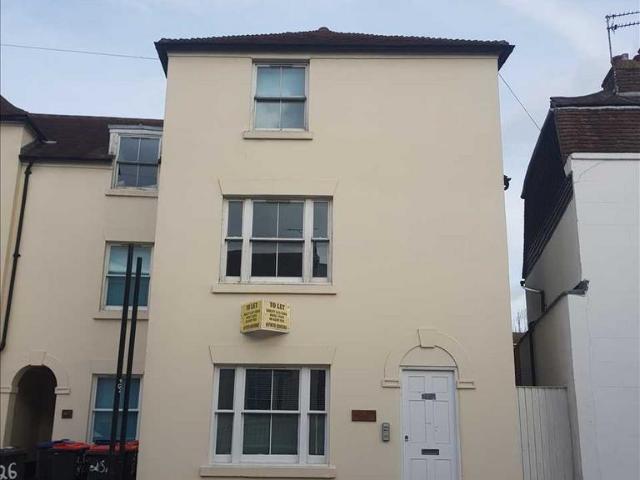 4 bedroom apartment to rent