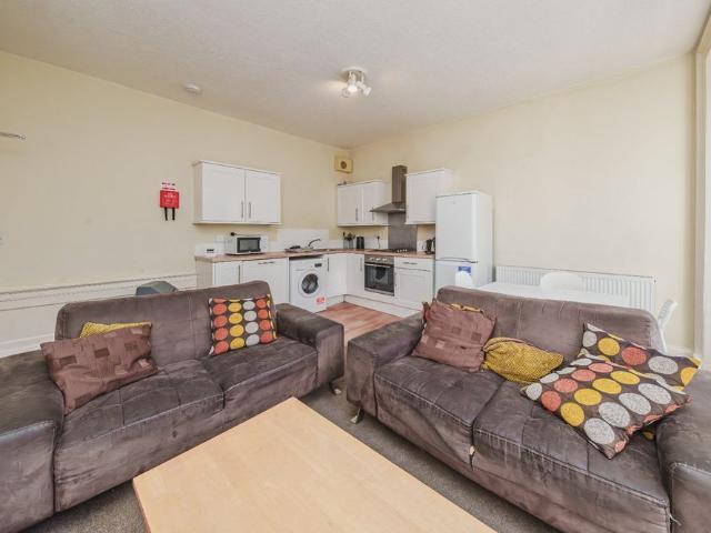 4 bedroom apartment to rent