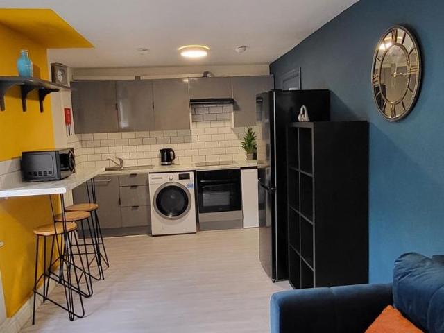 4 bedroom apartment to rent
