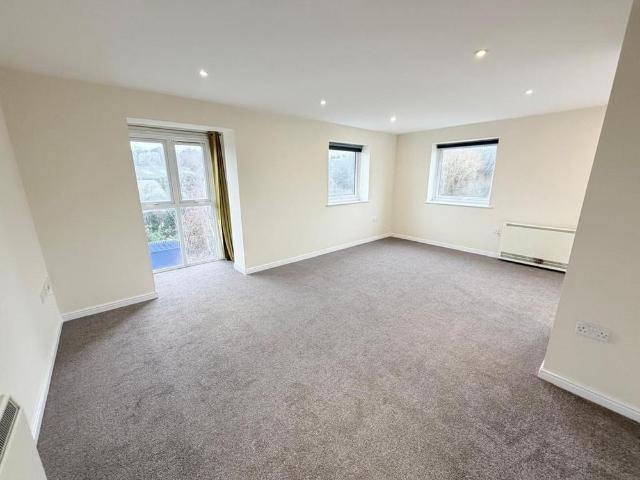 4 bedroom apartment to rent