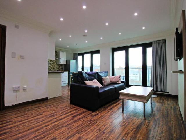 4 bedroom apartment to rent