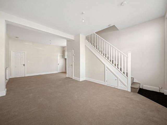 4 bedroom apartment to rent