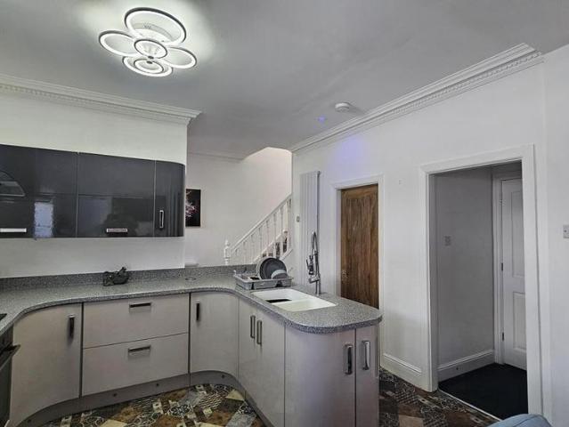 4 bedroom apartment to rent