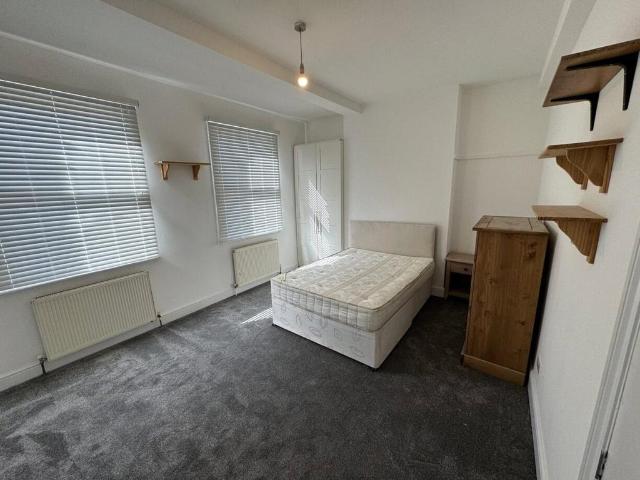 4 bedroom apartment to rent