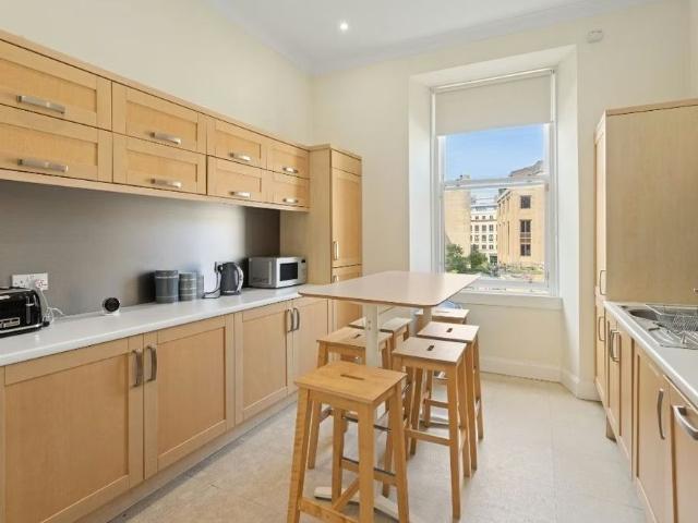 4 bedroom apartment to rent