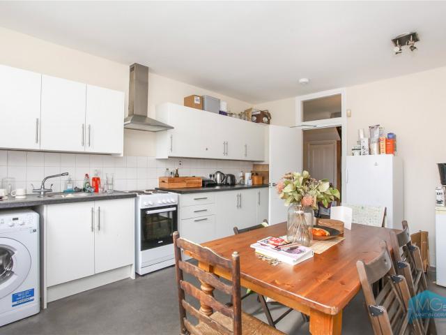 4 bedroom apartment to rent