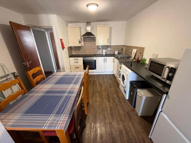 4 bedroom apartment to rent
