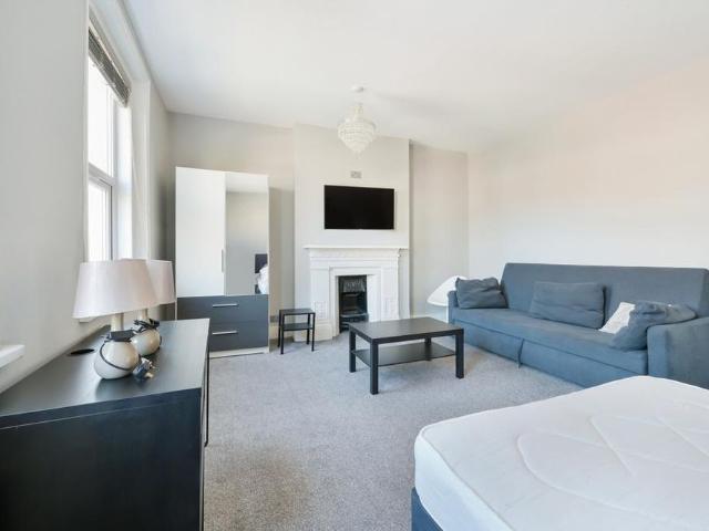 4 bedroom apartment to rent